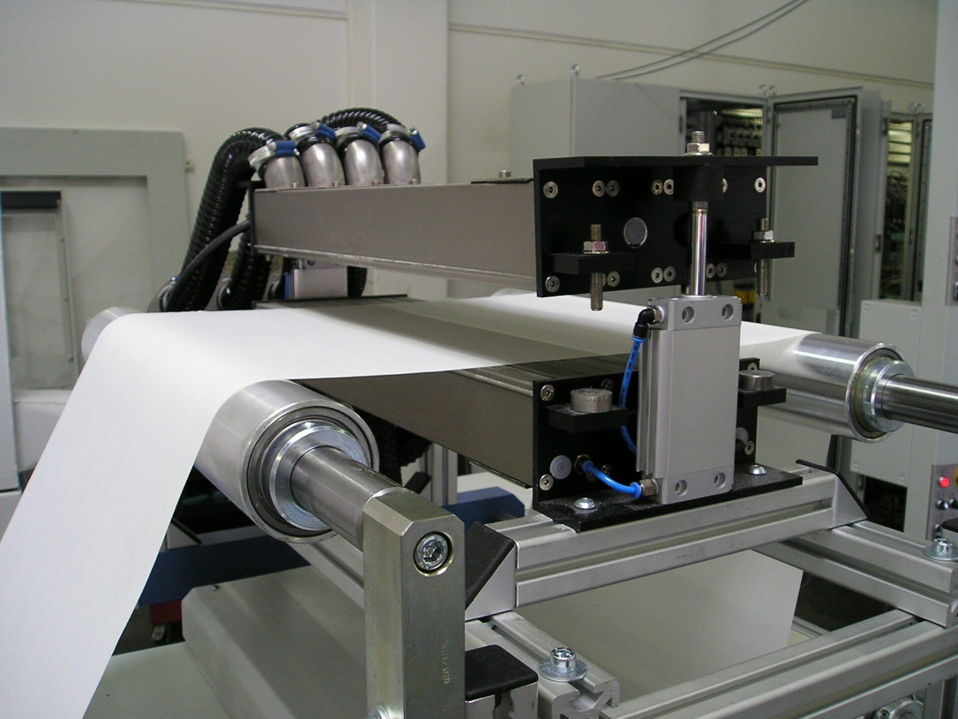 Web cleaning of Textiles and Nonwoven by Kelva