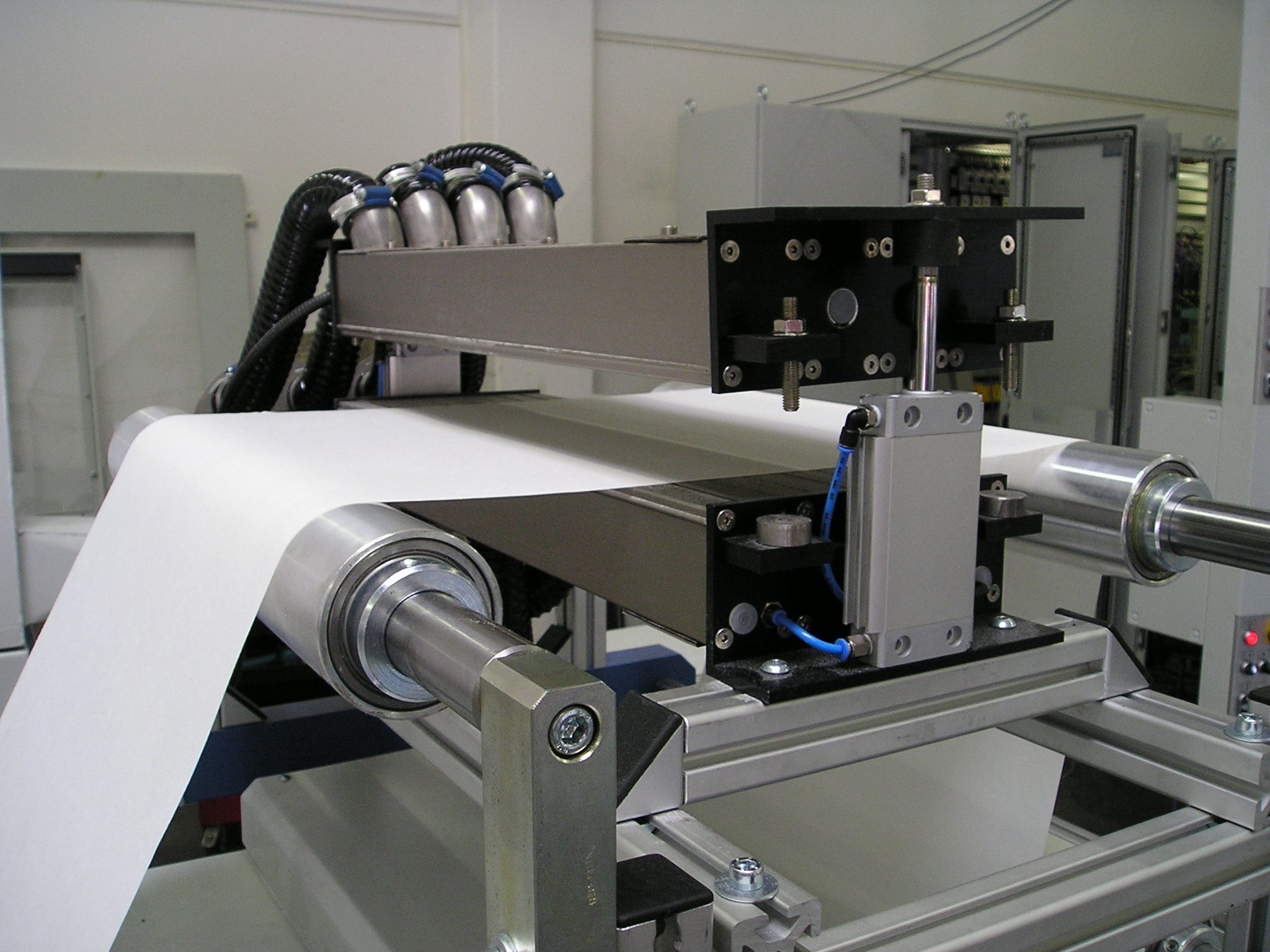 Web cleaning of Textiles and Nonwoven by Kelva